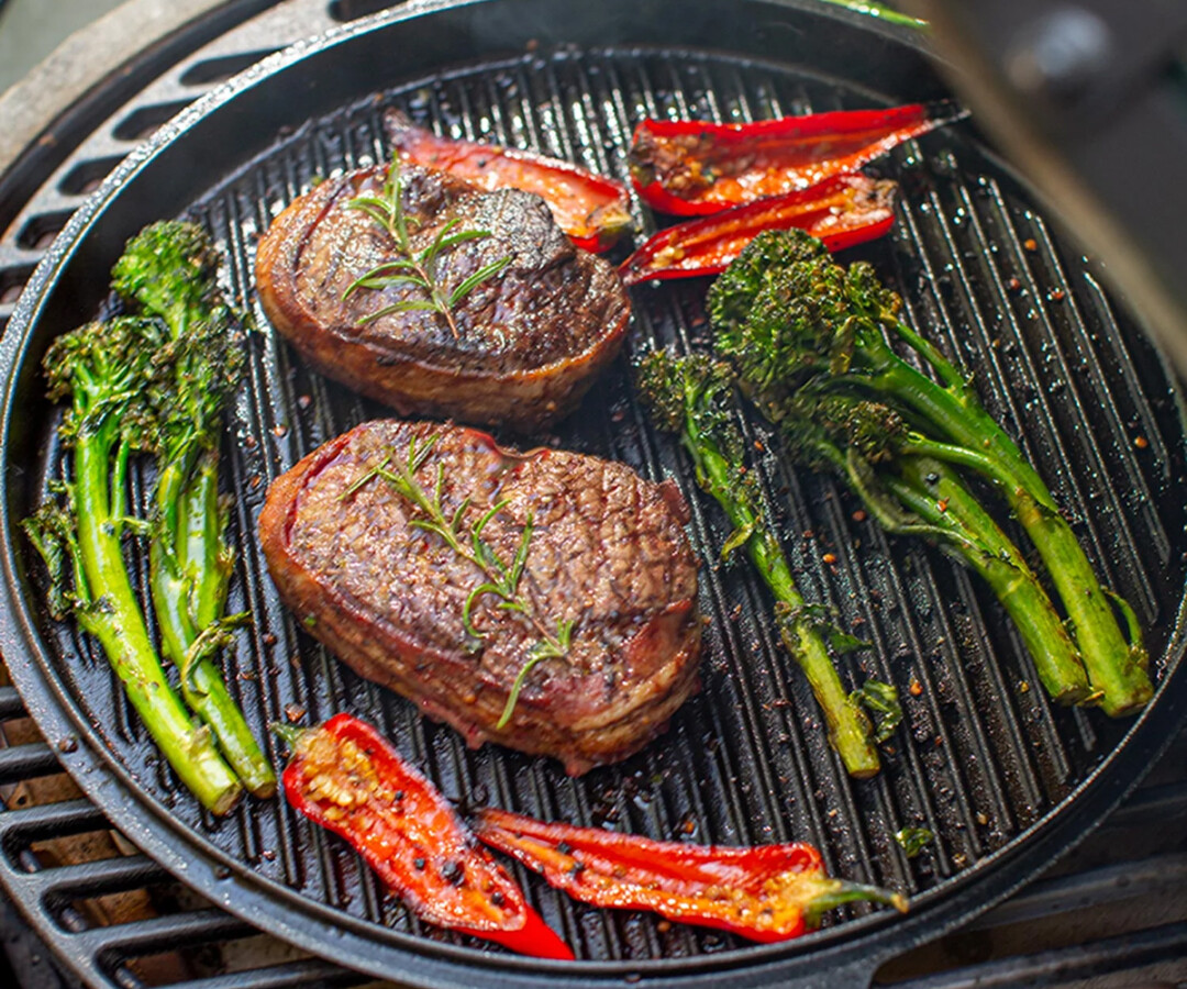 Big Green Egg 14 inch Dual-Sided Cast Iron Plancha Griddle - COALWAY