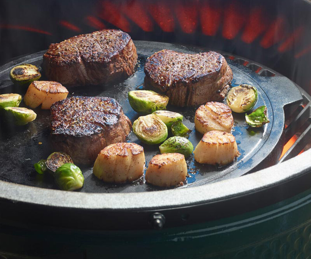 Big Green Egg 14 inch Dual-Sided Cast Iron Plancha Griddle - COALWAY